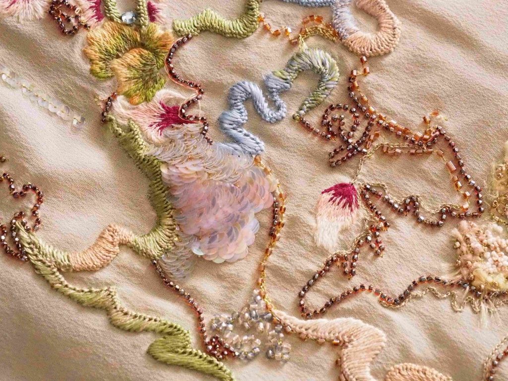 Laura MANSUY, une brodeuse-main et designer-textile à Reims